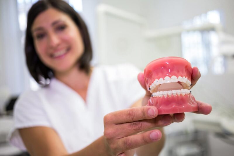 Proteze dentare mobile (moderne) - Pret & Tipuri - DELTA CLINIC DENT