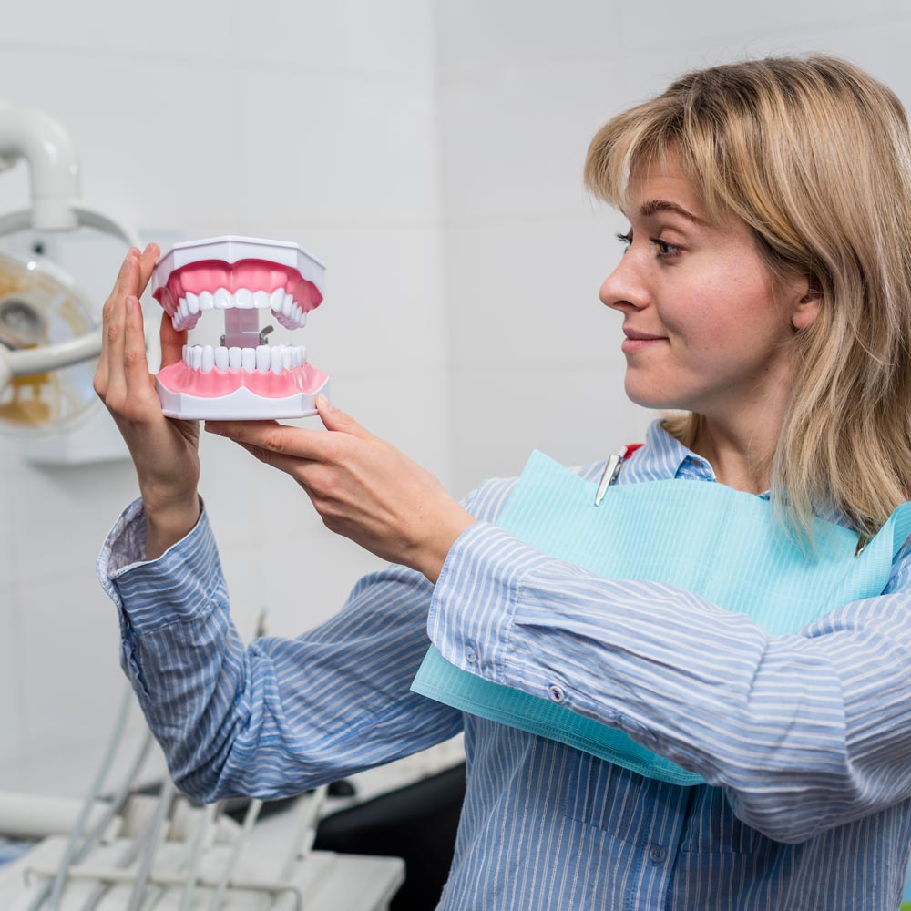 Implant dentar zigomatic - Ce este & Cui se adreseaza | Delta Clinic Dent